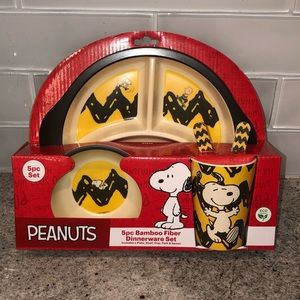Peanuts | Dining | Nwt Peanuts Snoopy 5 Piece Bamboo Fiber Dinnerware ...